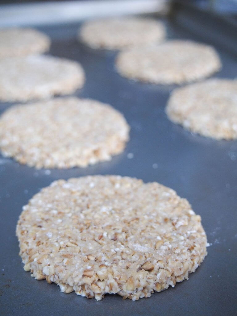 Oatcakes (oat crackers) - Caroline's Cooking