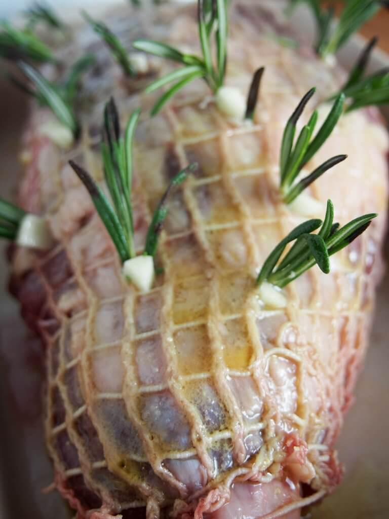 Roast lamb with garlic and rosemary - Caroline's Cooking