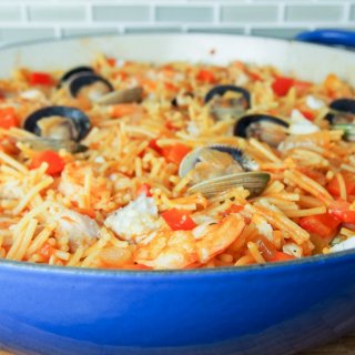 Fideua (pasta paella) - Caroline's Cooking