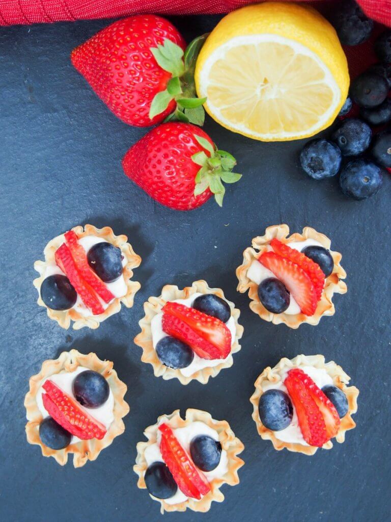 Berry phyllo cups with lemon cheesecake cream - Caroline's Cooking