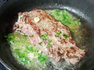 White wine marinated steak with blue cheese - Caroline's Cooking