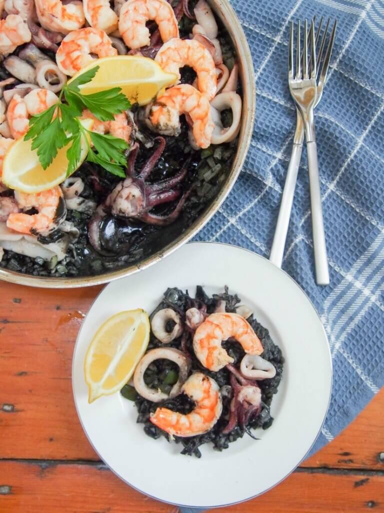 Spanish black rice paella (arroz negro/arròs negre) - Caroline's Cooking