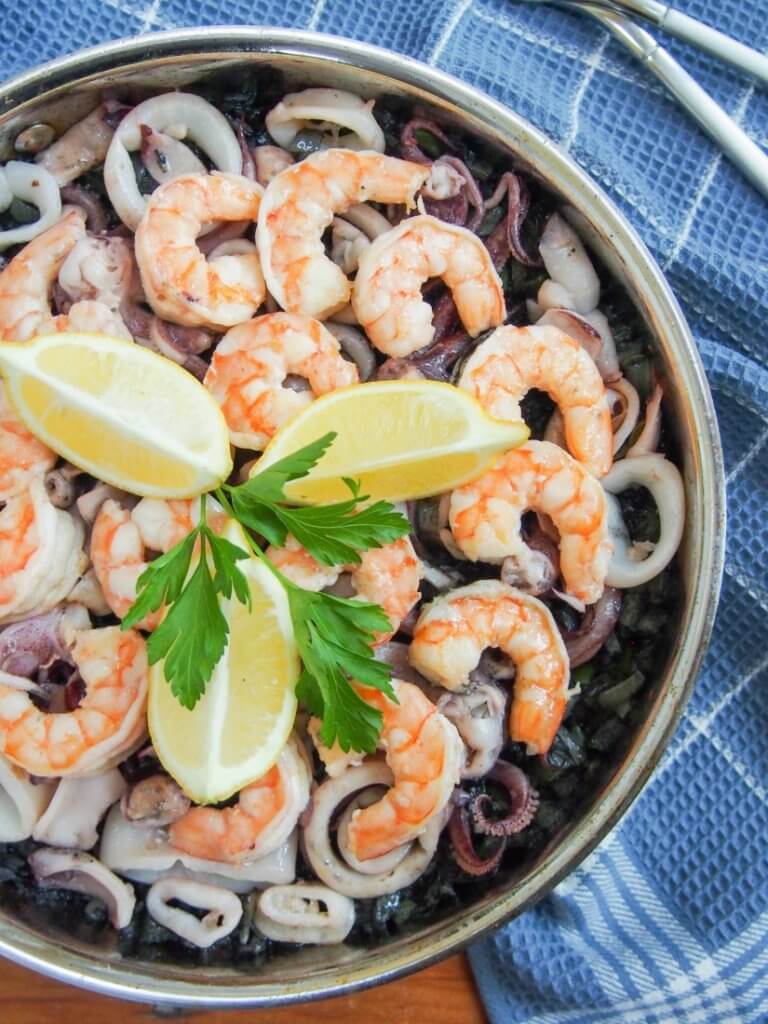 Spanish black rice paella (arroz negro/arròs negre) - Caroline's Cooking