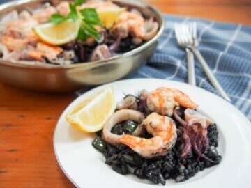 Spanish black rice paella (arroz negro/arròs negre) - Caroline's Cooking