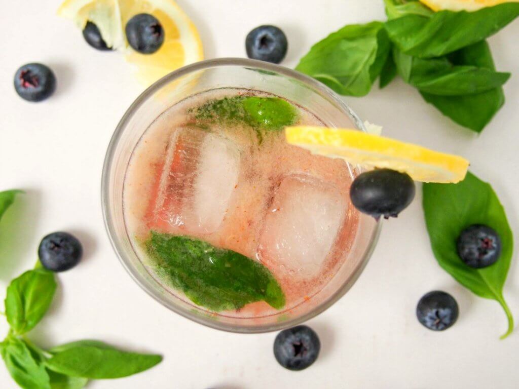 The bashful blueberry cocktail - Caroline's Cooking