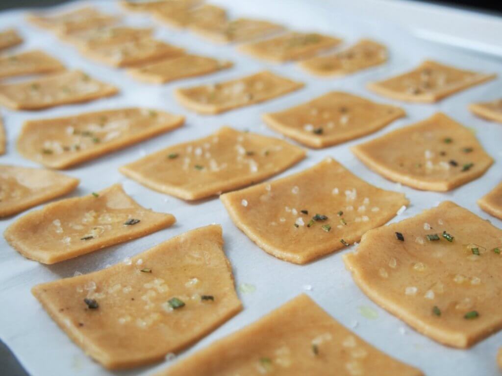 Whole wheat olive oil crackers - Caroline's Cooking
