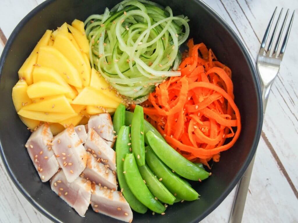 Seared tuna and veggie bowl - Caroline's Cooking