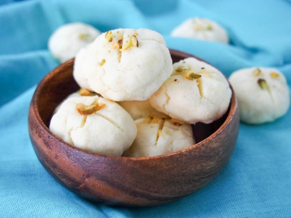 Persian rice cookies (nan-e berenji) - Caroline's Cooking