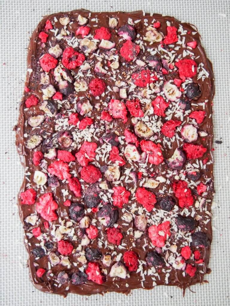 Blueberry raspberry chocolate bark - Caroline's Cooking