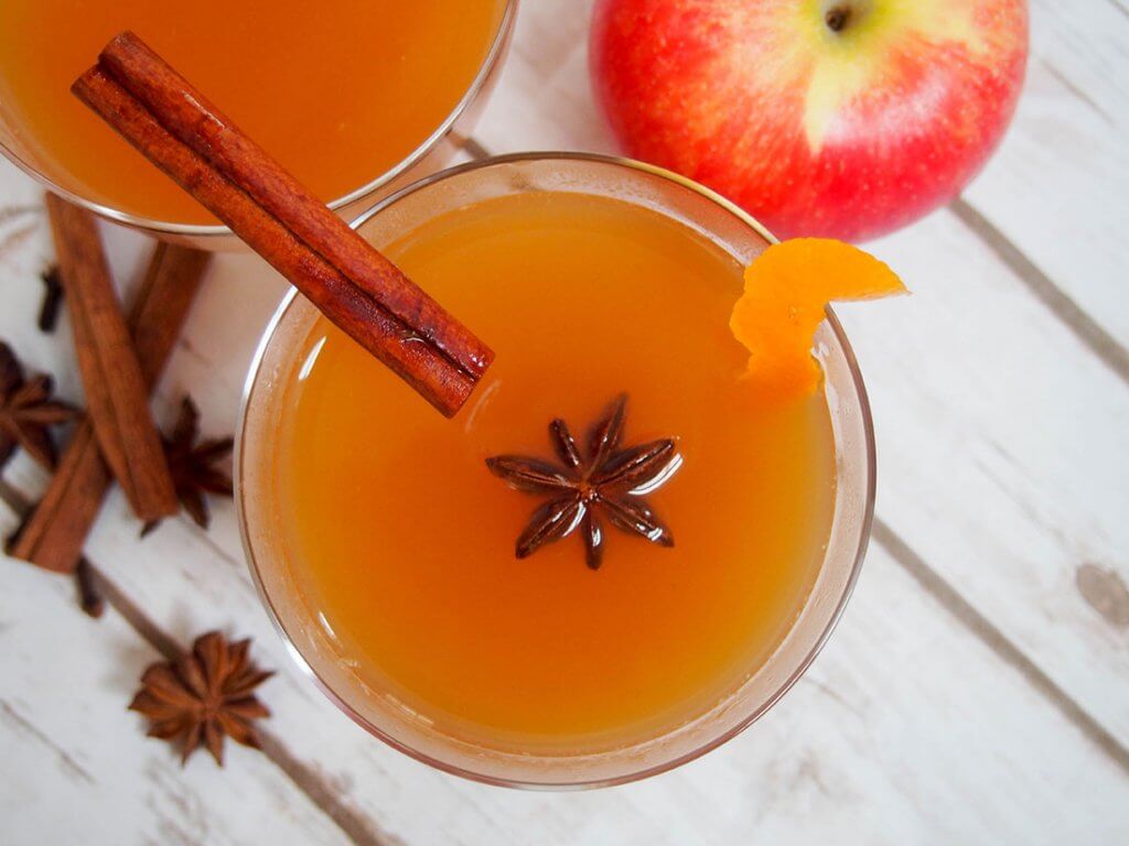 Spiked mulled apple cider - Caroline's Cooking