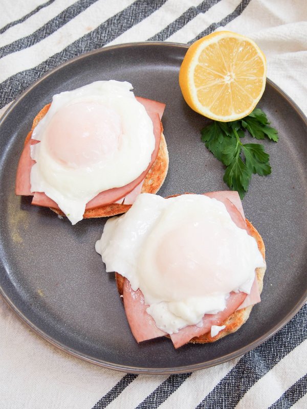 Eggs Benedict - Caroline's Cooking