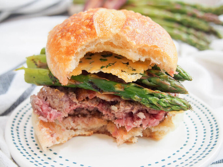 Asparagus parmesan burger with parmesan crisps - Caroline's Cooking