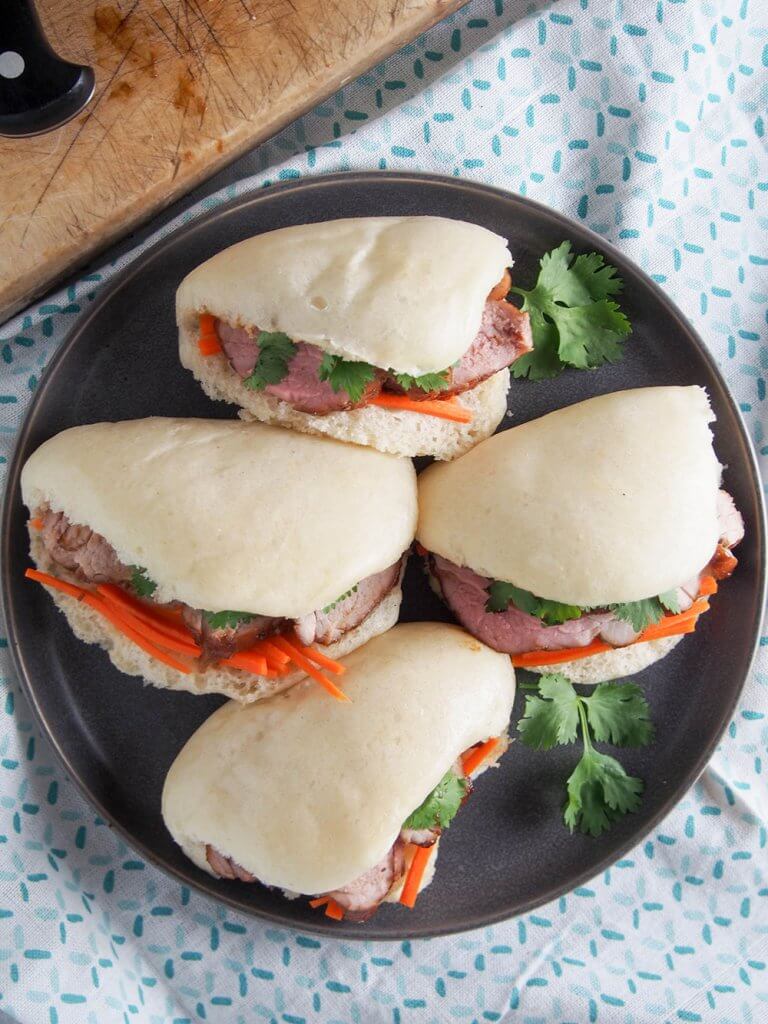 Steamed bao buns with pork - Caroline's Cooking