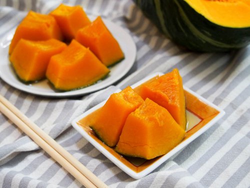 Kabocha no nimono (Japanese simmered squash) - Caroline's Cooking