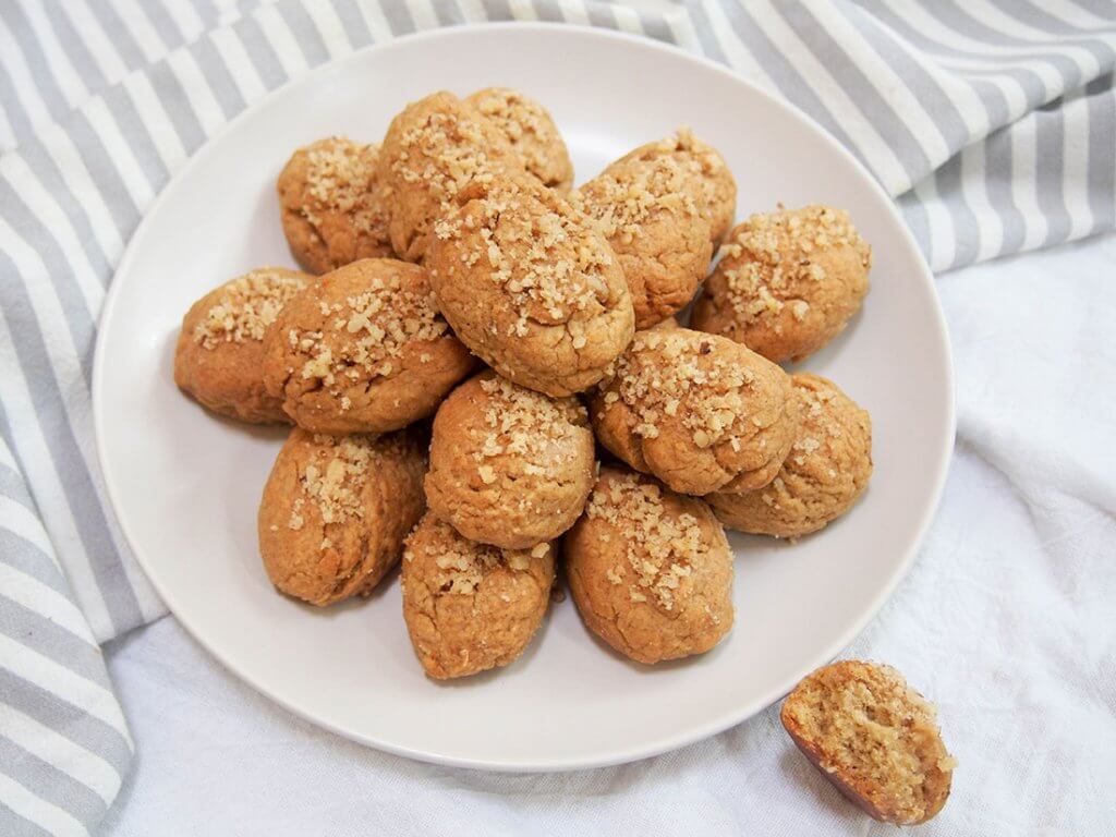Melomakarona (Greek honey cookies) - Caroline's Cooking