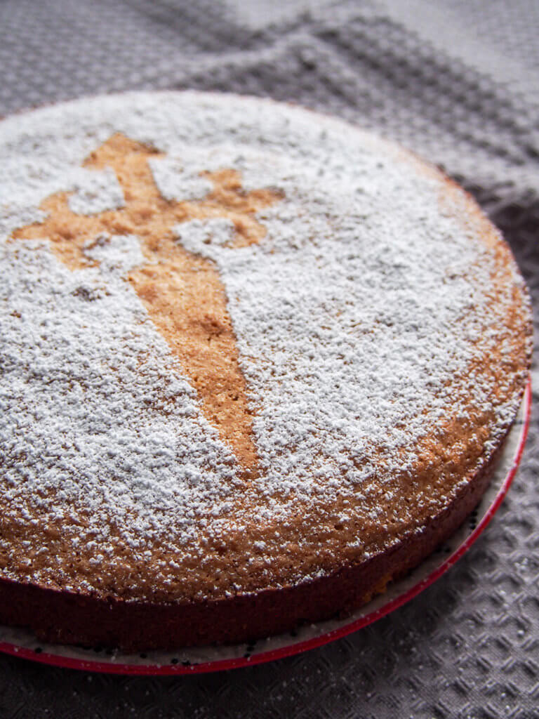 Tarta de Santiago (Spanish almond cake) - Caroline's Cooking