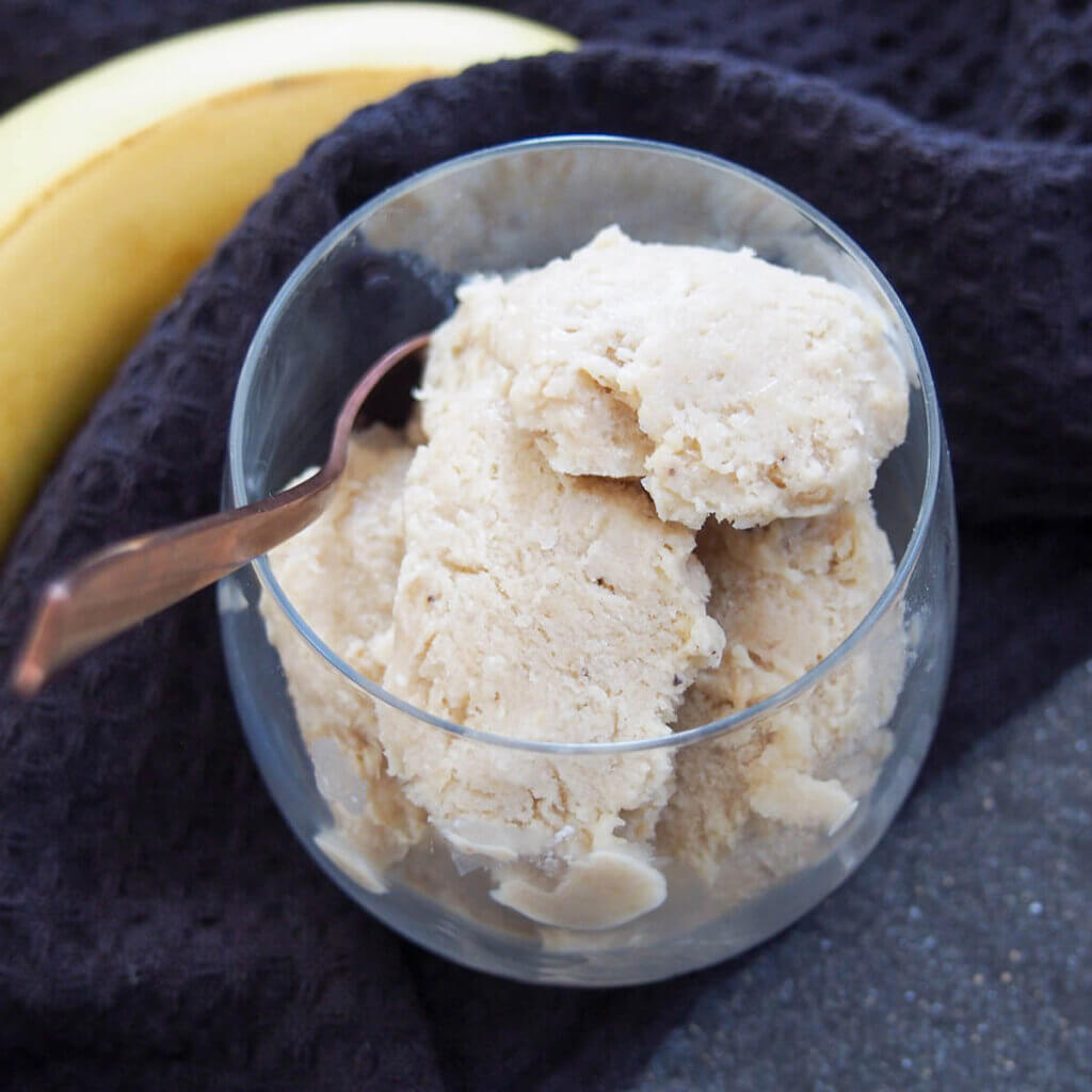 Roasted banana ice cream - Caroline's Cooking