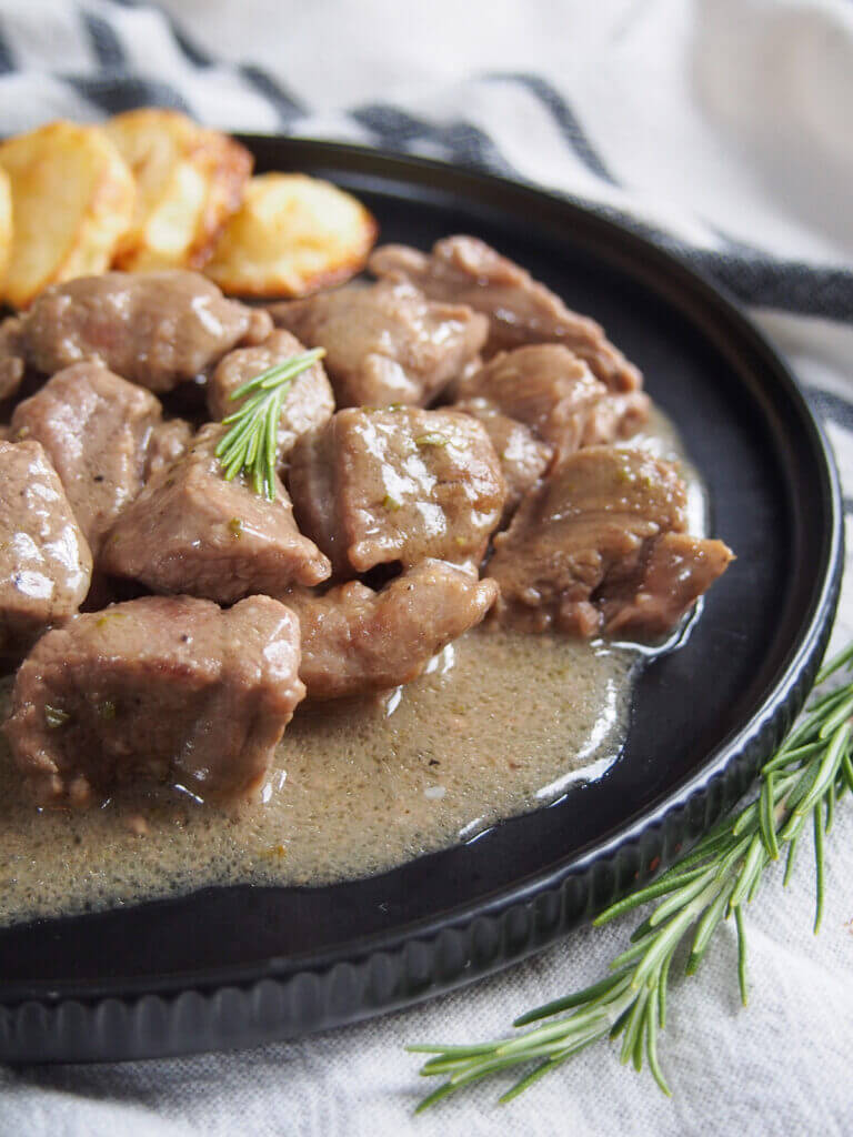Roman lamb stew (abbacchio alla cacciatora) - Caroline's Cooking