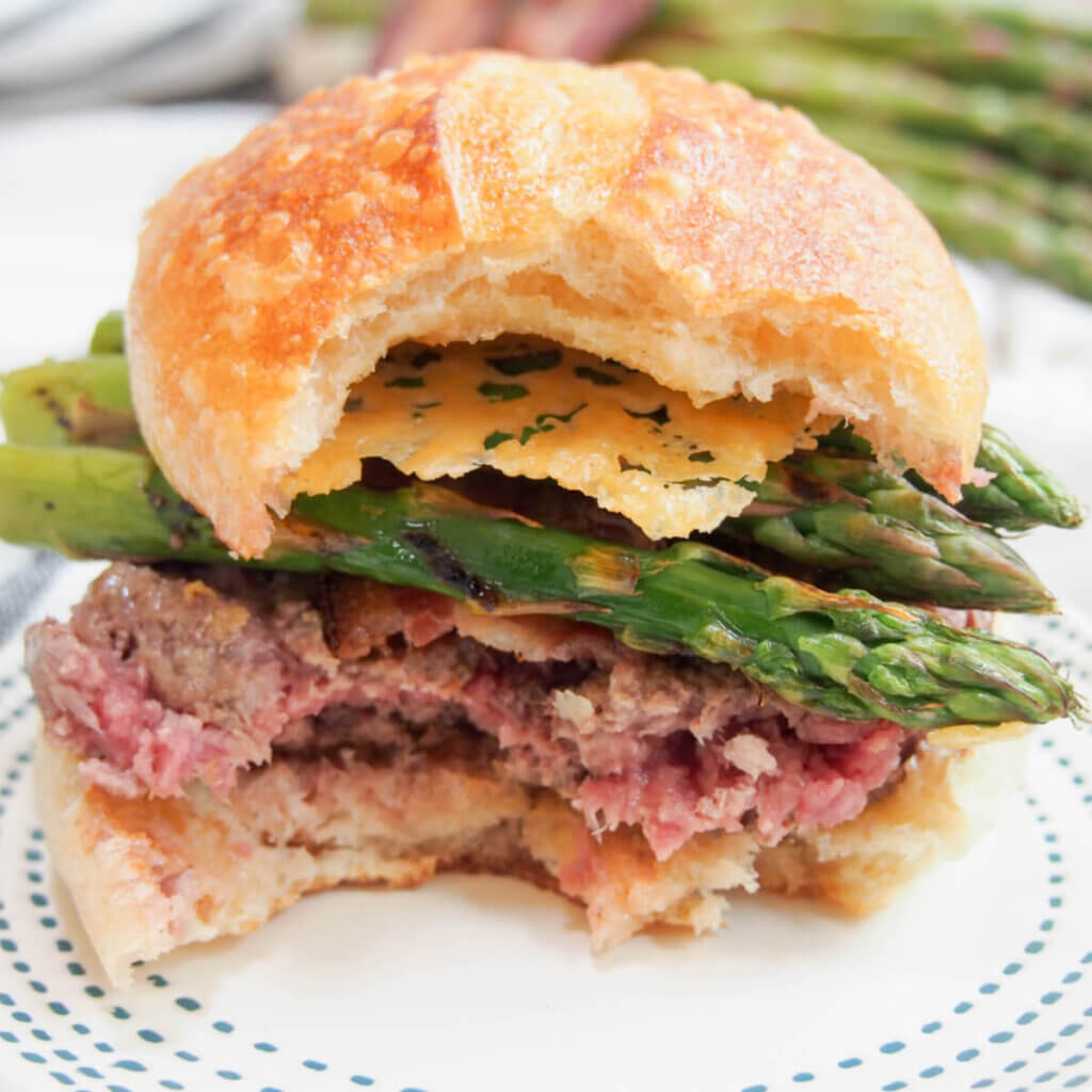 Asparagus parmesan burger with parmesan crisps - Caroline's Cooking
