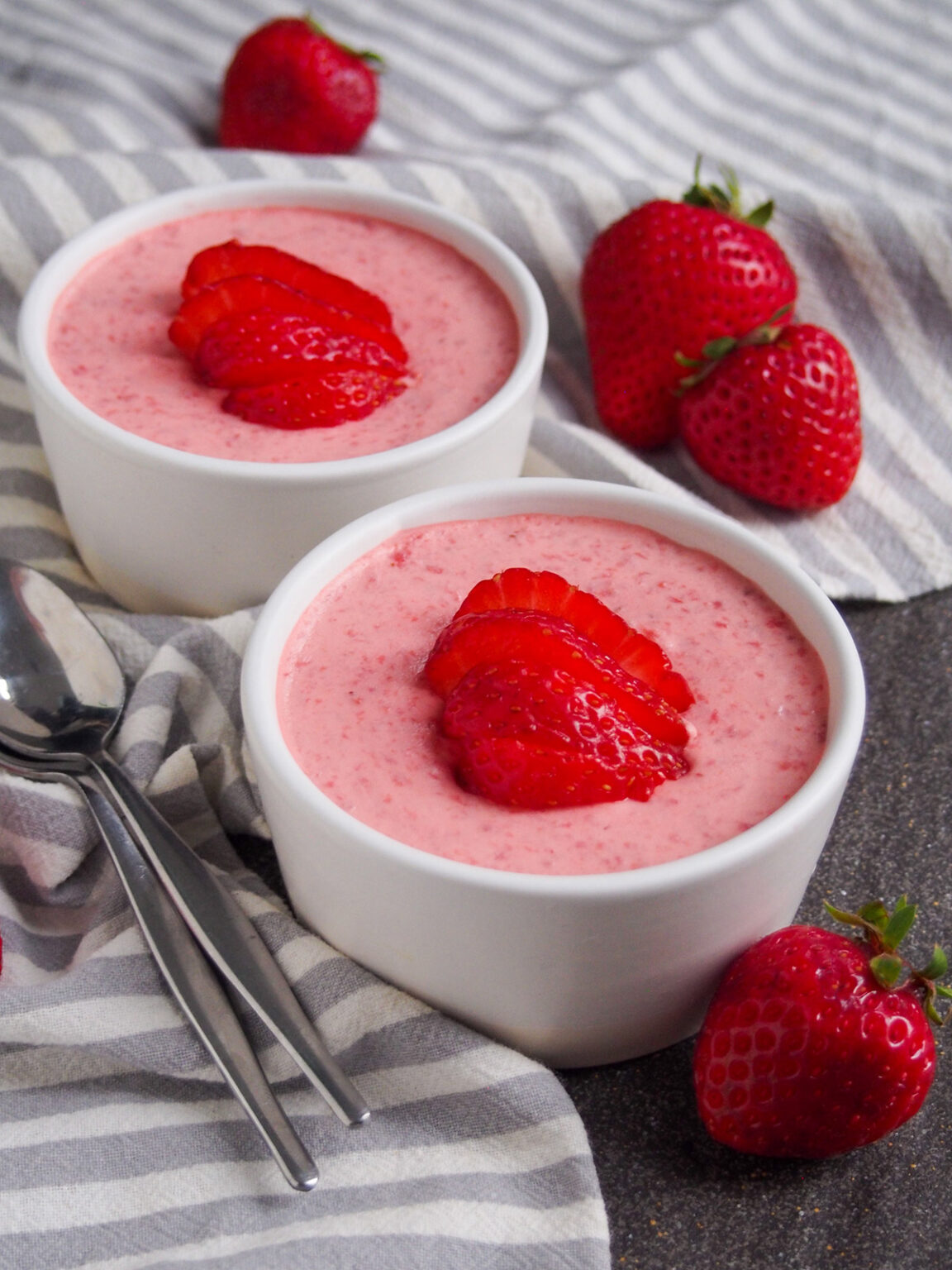 Easy strawberry mousse - Caroline's Cooking