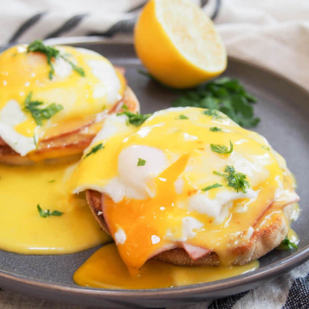 Eggs Benedict - Caroline's Cooking