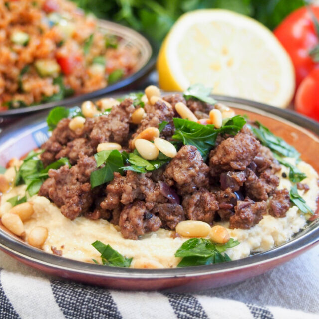 Hummus kawarma (hummus with lamb) - Caroline's Cooking