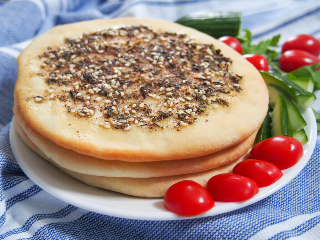 Manakish (Lebanese za'atar flatbread) - Caroline's Cooking