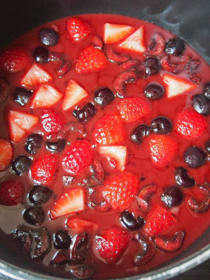 Rote Grütze (red berry pudding) - Caroline's Cooking