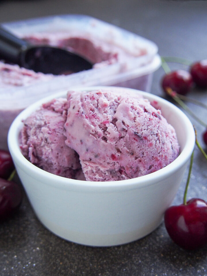 Cherry ice cream (no churn) - Caroline's Cooking