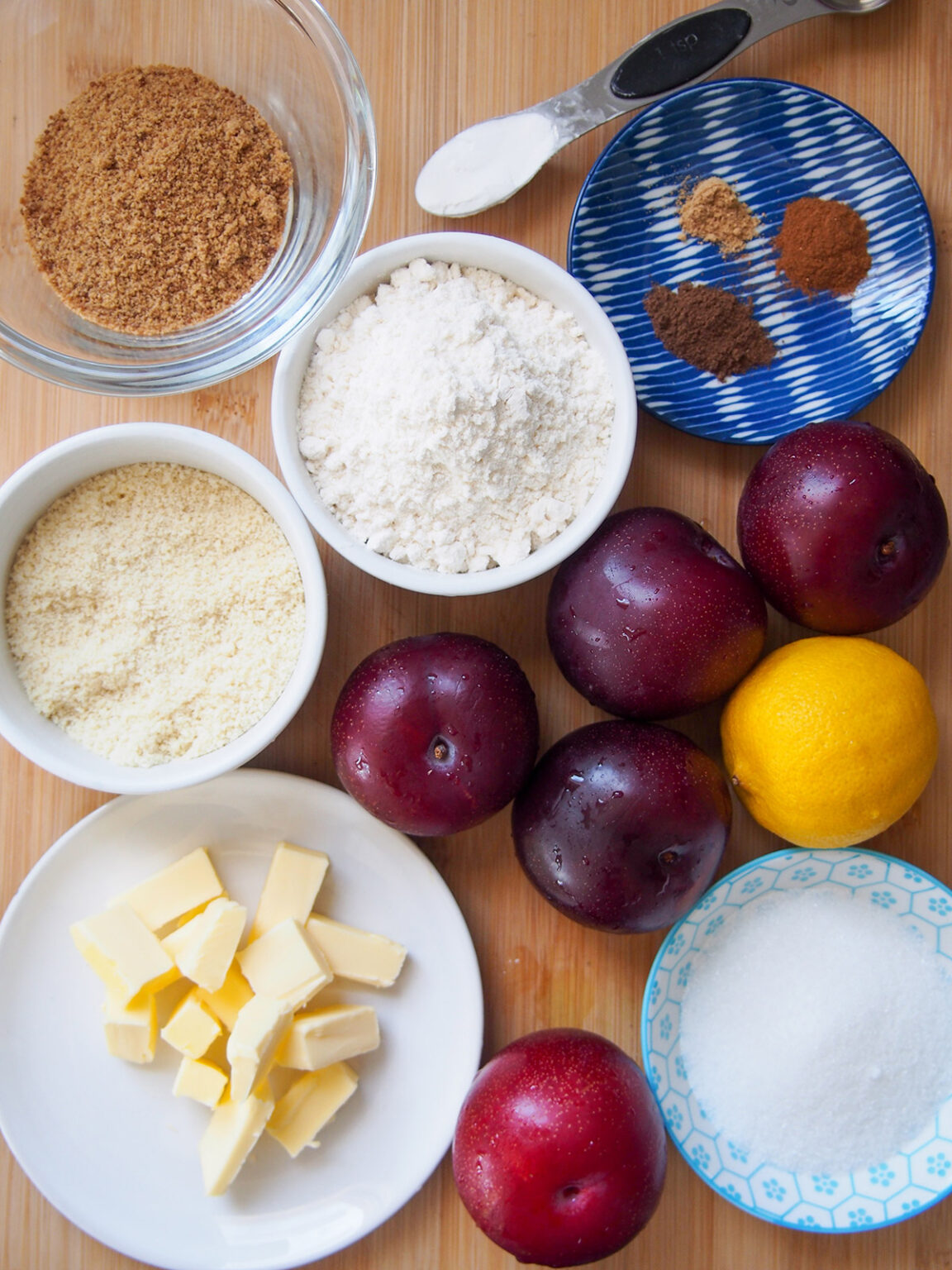 Plum crumble - Caroline's Cooking