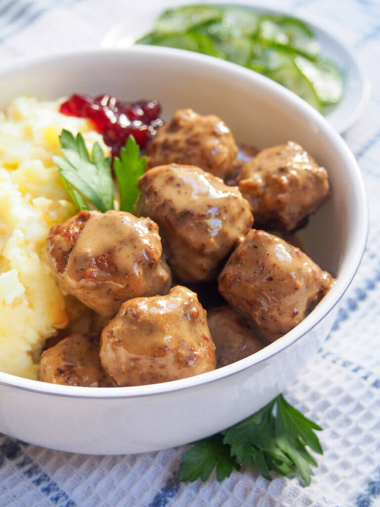 Traditional Swedish meatballs (köttbullar) - Caroline's Cooking