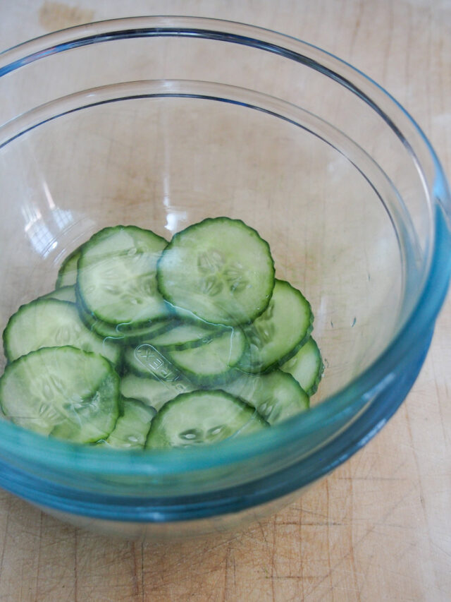 Pressgurka - Swedish pressed cucumber salad - Caroline's Cooking