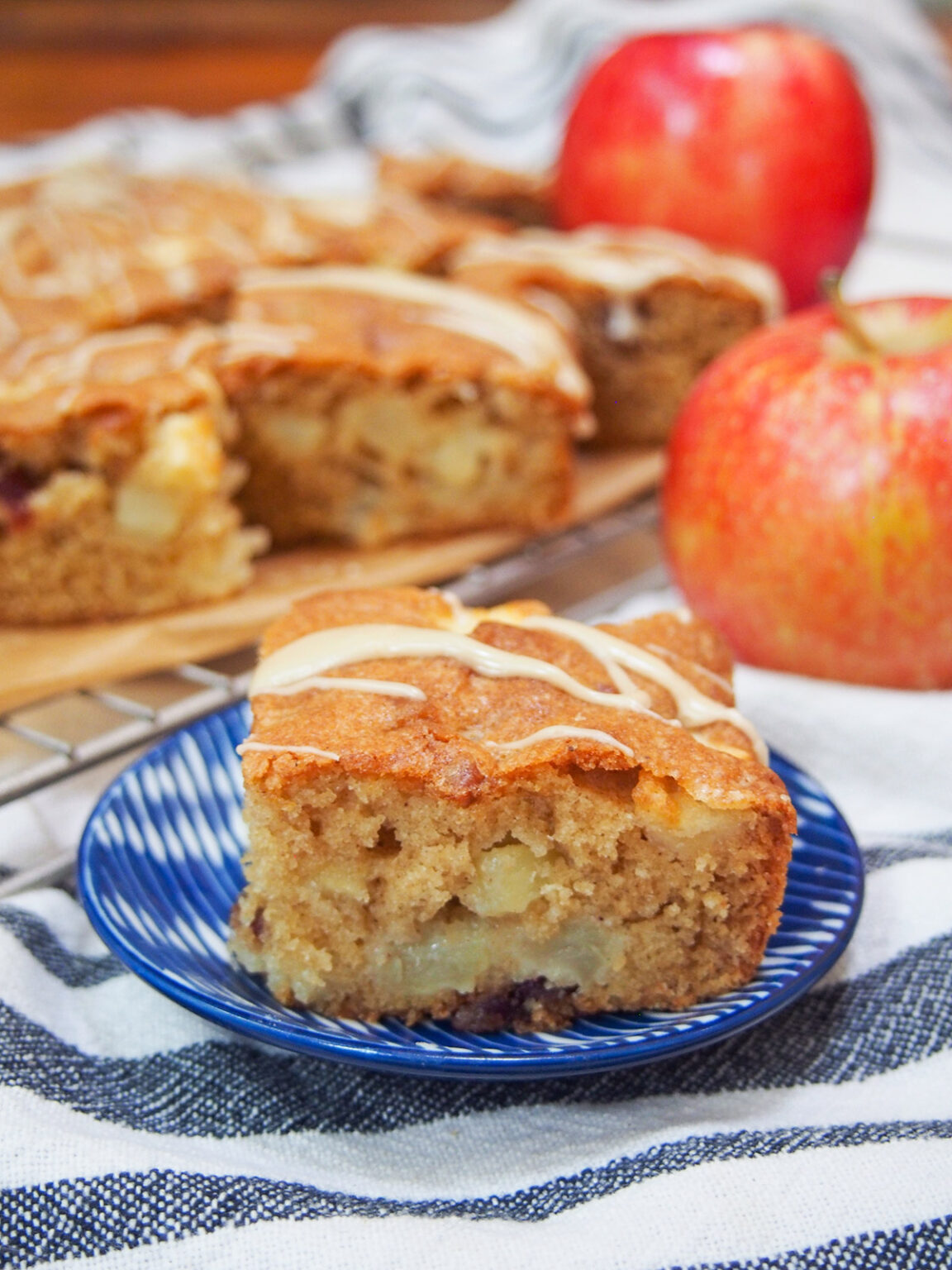 Apple snack cake - Caroline's Cooking