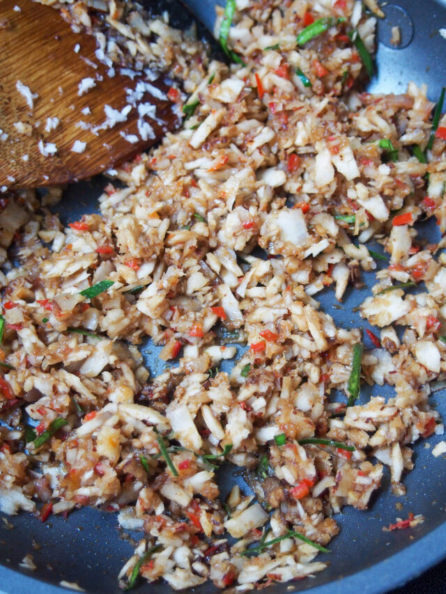 Urap sayur (Indonesian vegetables with coconut topping) - Caroline's ...