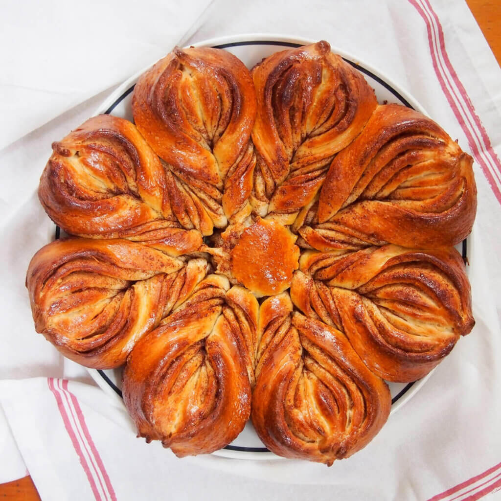 Cinnamon star bread - Caroline's Cooking