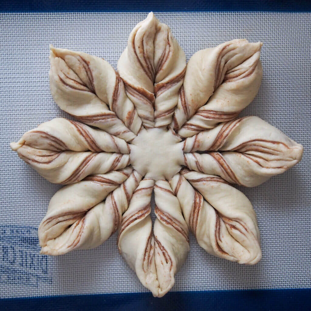 Cinnamon star bread - Caroline's Cooking