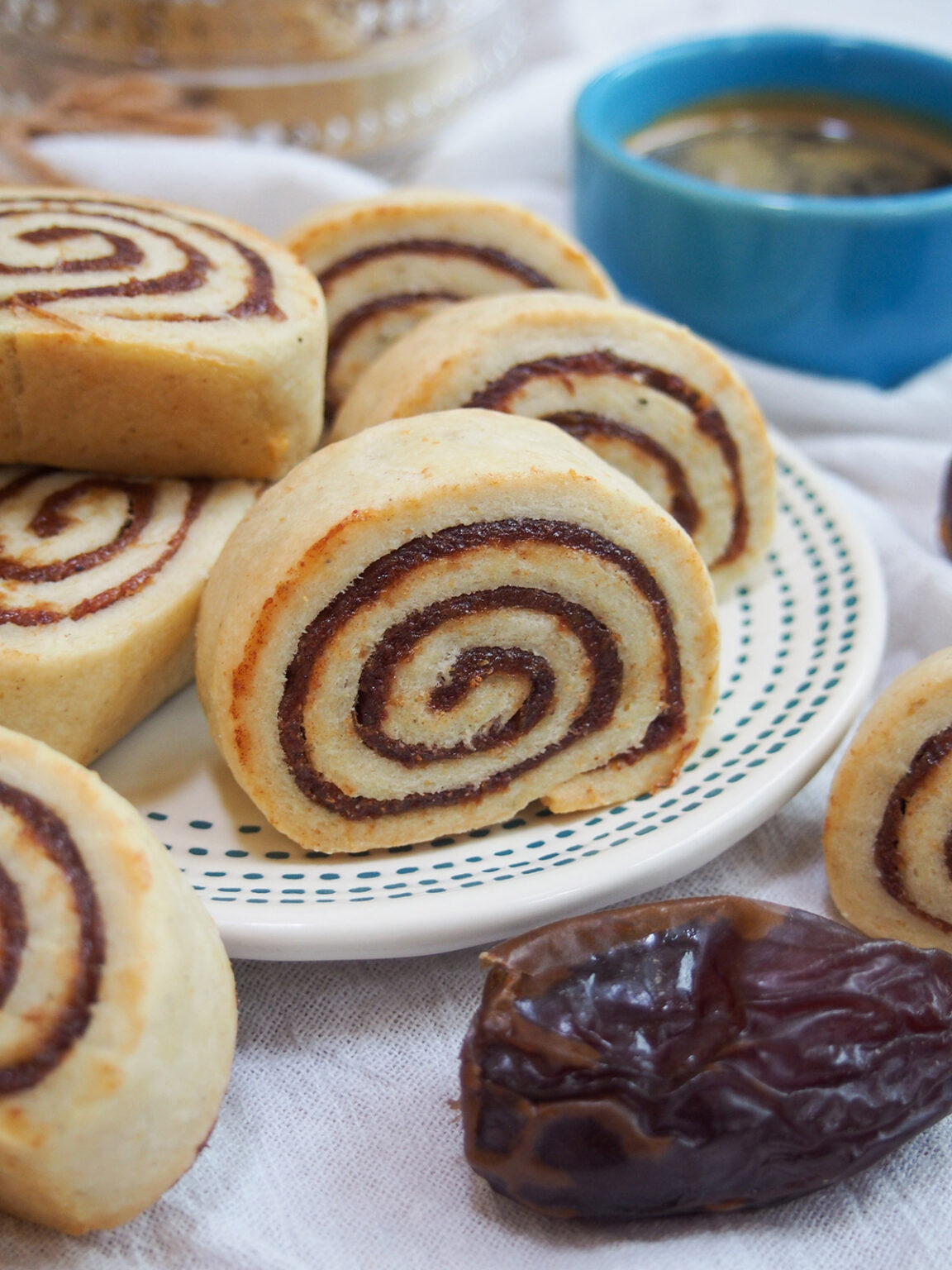 Kleicha (Iraqi date cookies) - Caroline's Cooking