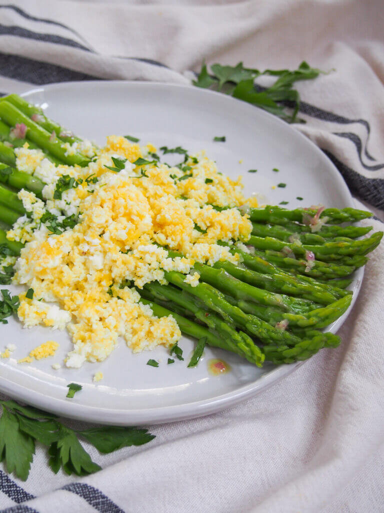 Asparagus mimosa - Caroline's Cooking