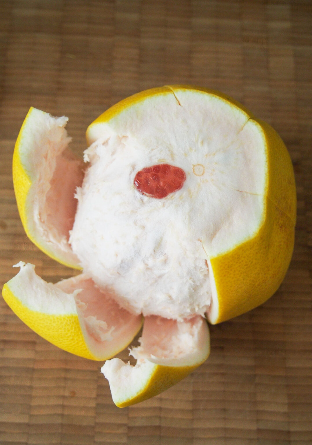 Thai pomelo salad (yam som o) - Caroline's Cooking