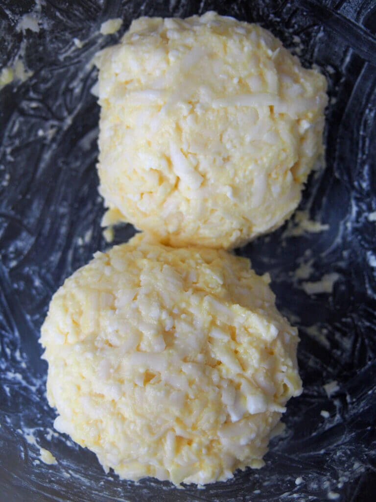 Imeruli khachapuri (Georgian cheese filled bread) - Caroline's Cooking