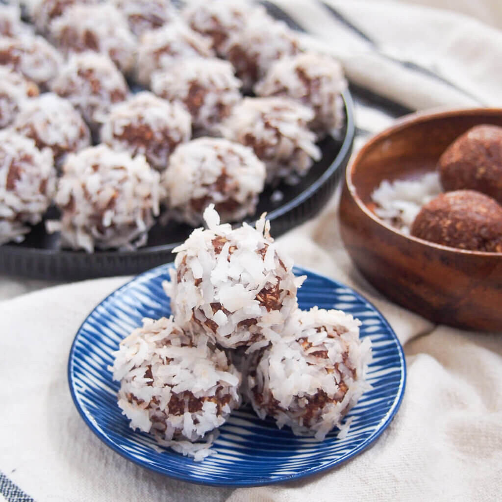 Chokladbollar - Swedish chocolate oat balls - Caroline's Cooking