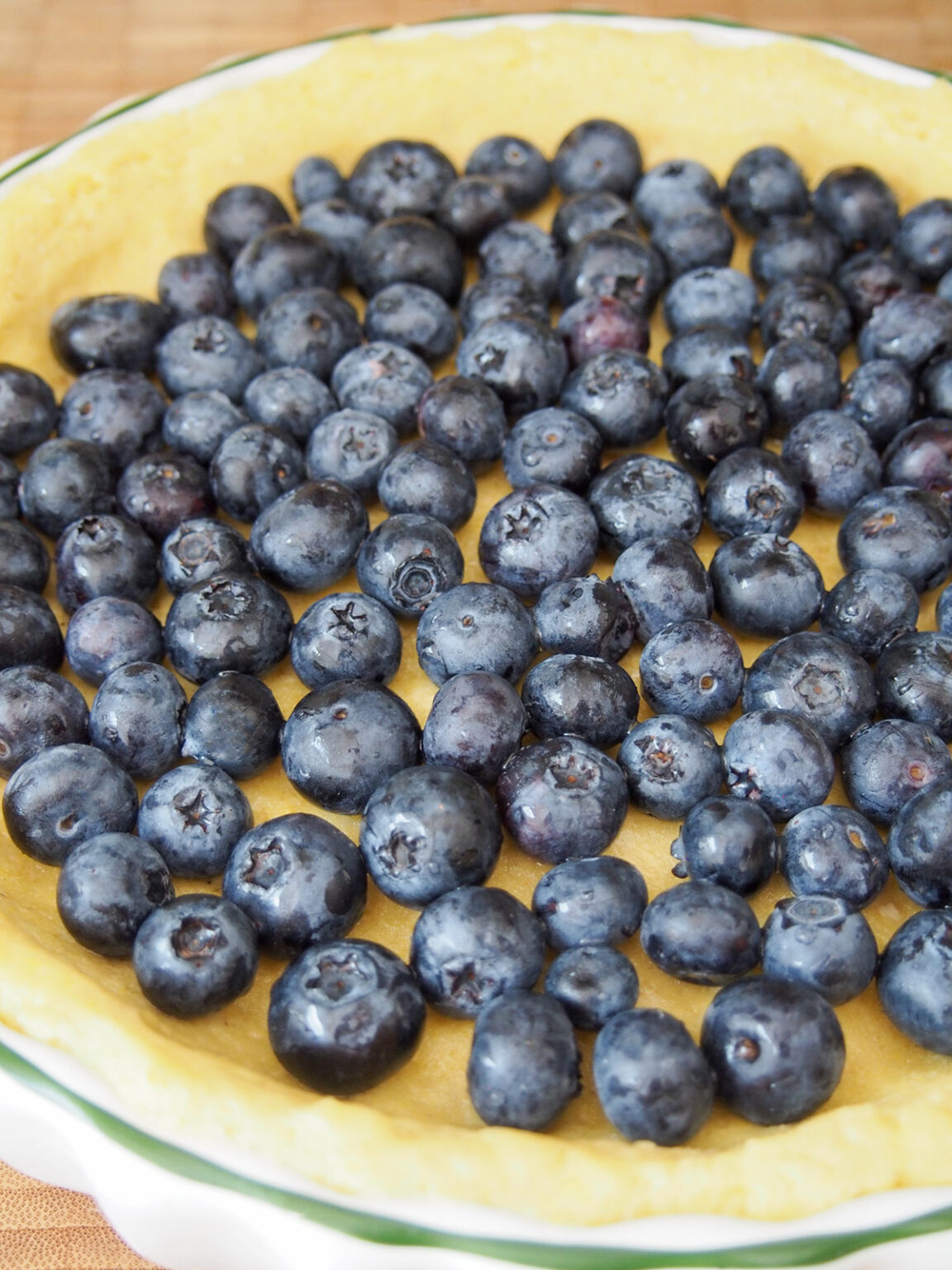 Finnish blueberry pie (Mustikkapiirakka) - Caroline's Cooking