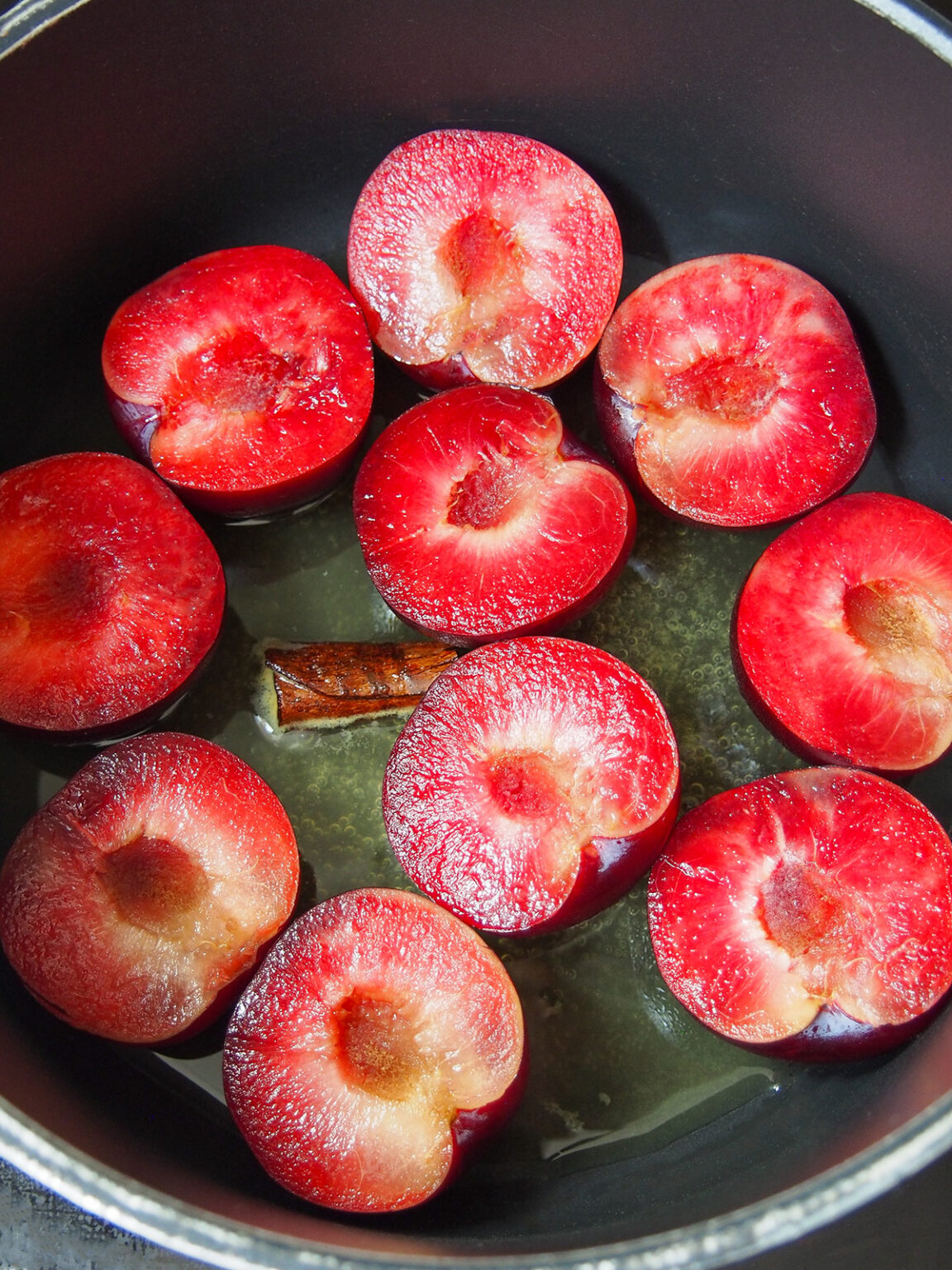 Stewed plums - Caroline's Cooking