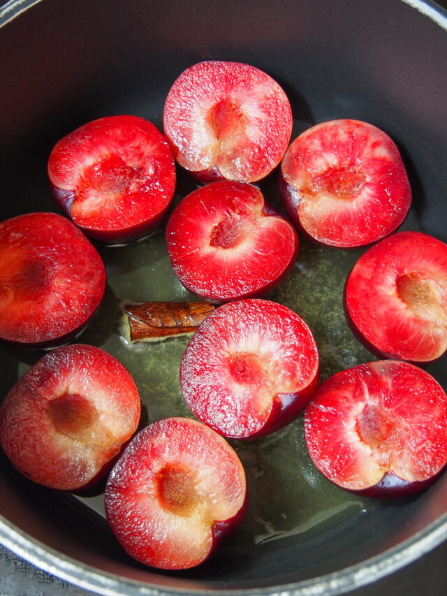 Stewed plums - Caroline's Cooking