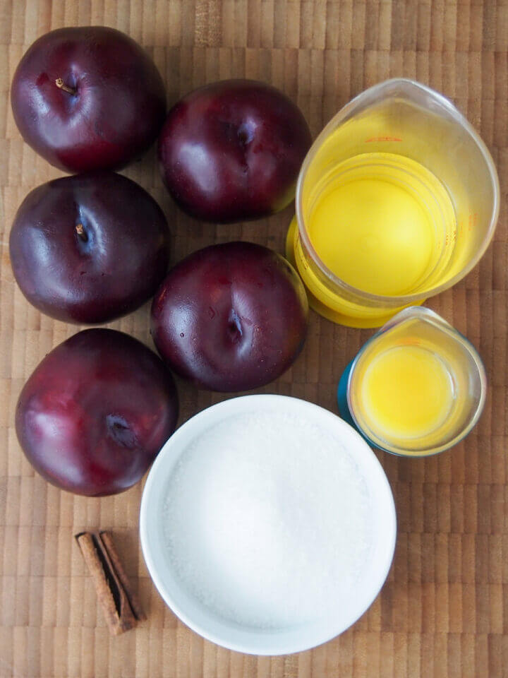 Stewed plums - Caroline's Cooking