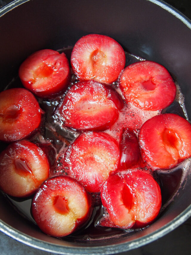Stewed plums - Caroline's Cooking