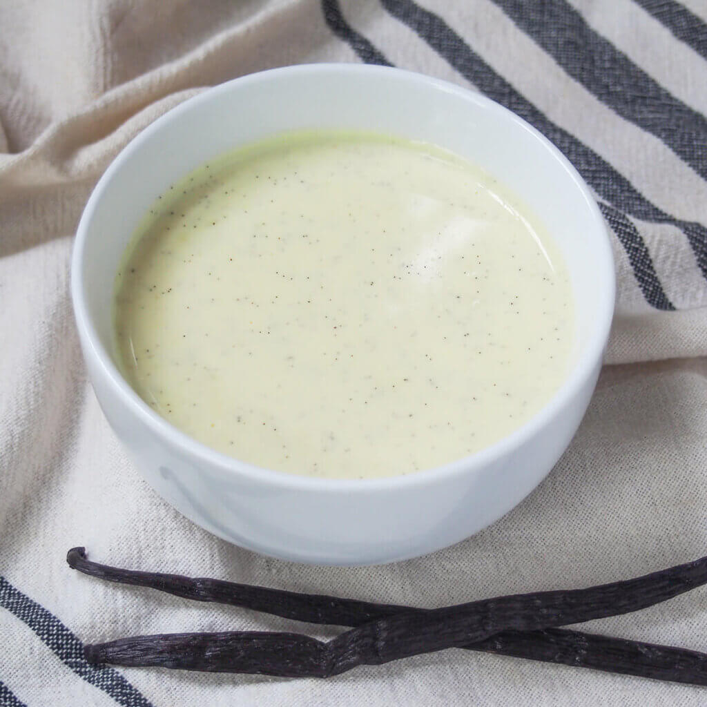 Vanillesoβe, German vanilla sauce - Caroline's Cooking