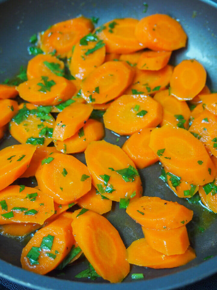 Vichy carrots (French glazed carrots) - Caroline's Cooking