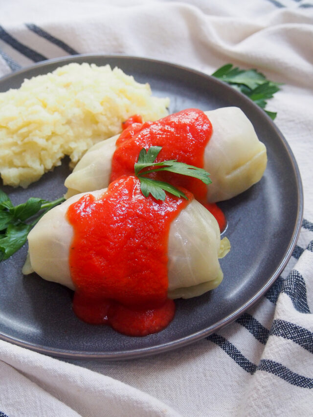 Gołąbki (golabki) - Polish stuffed cabbage rolls - Caroline's Cooking
