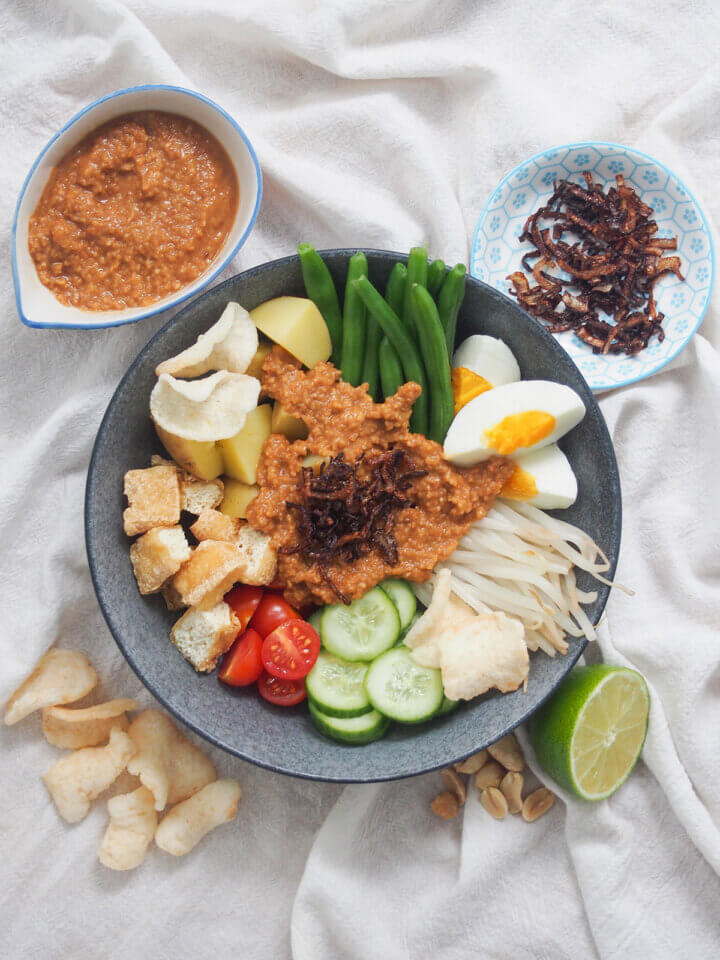 Gado gado (Indonesian salad with peanut sauce) - Caroline's Cooking